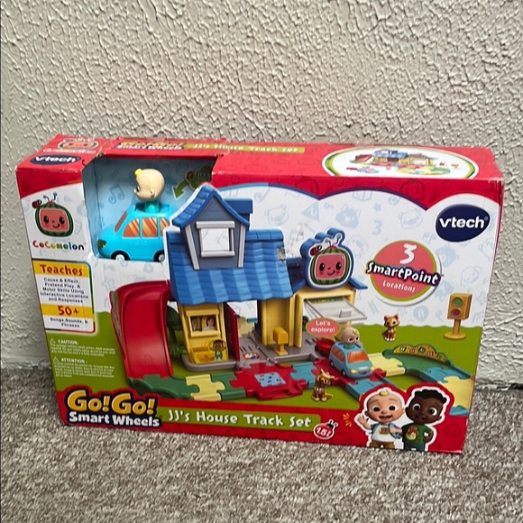 Toys | Vtech Cocomelon Go Go Smart Wheels Jjs House Track Set New In ...
